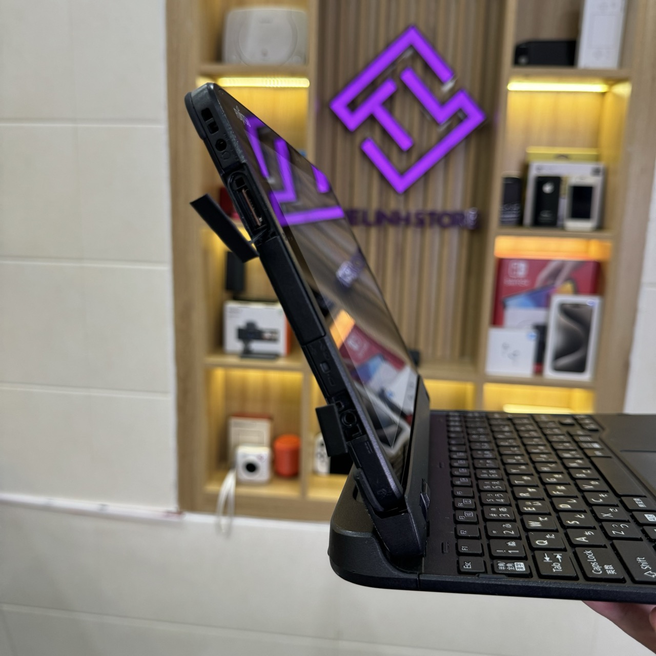 Máy tính bảng Fujitsu ARROWS Tab Q508 kèm Phím và bút - Window10 intel ...