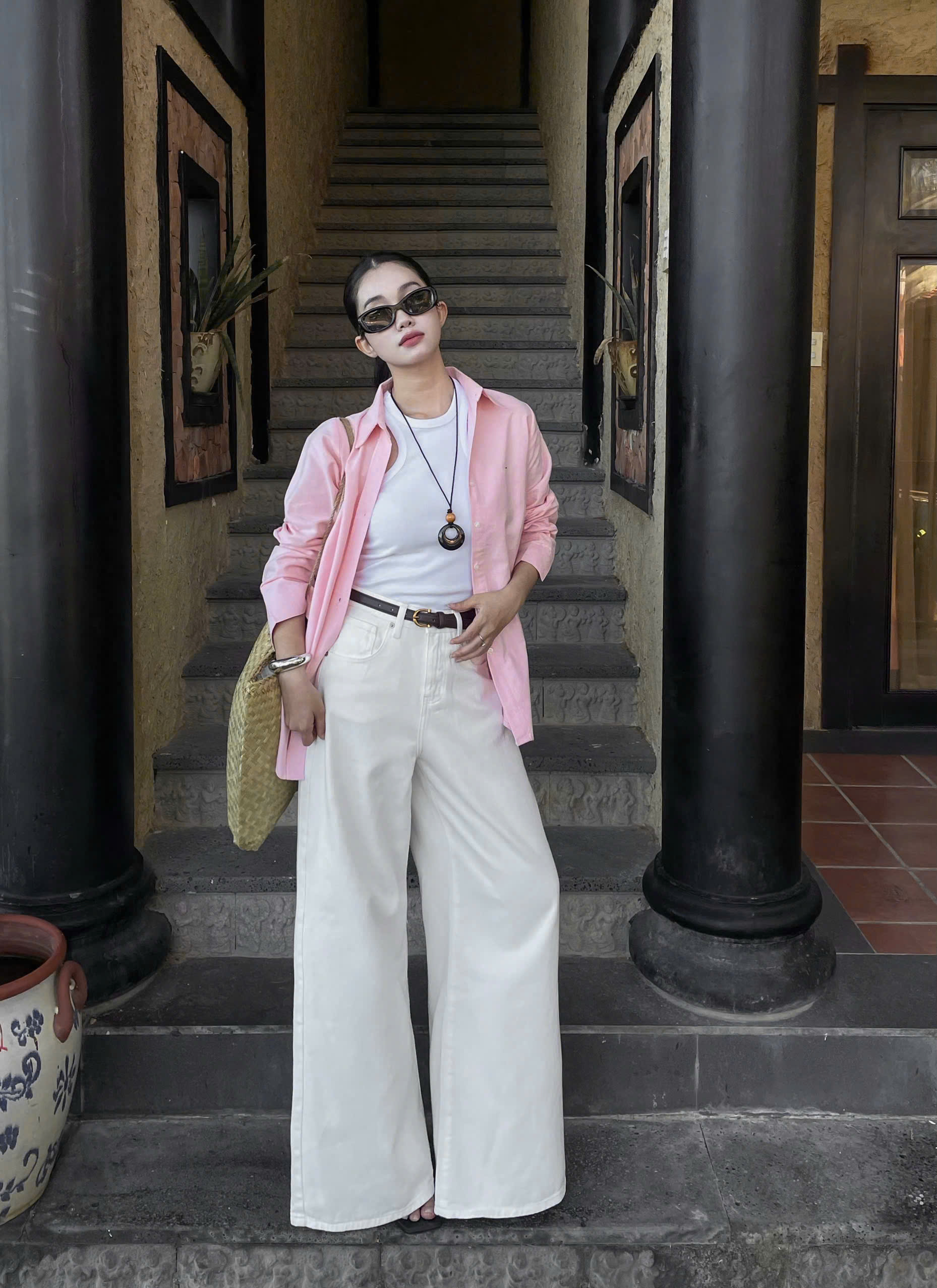 Áo sơ mi nữ tay dài dáng vừa người thêu logo TM285 URATV | Shopee Việt Nam