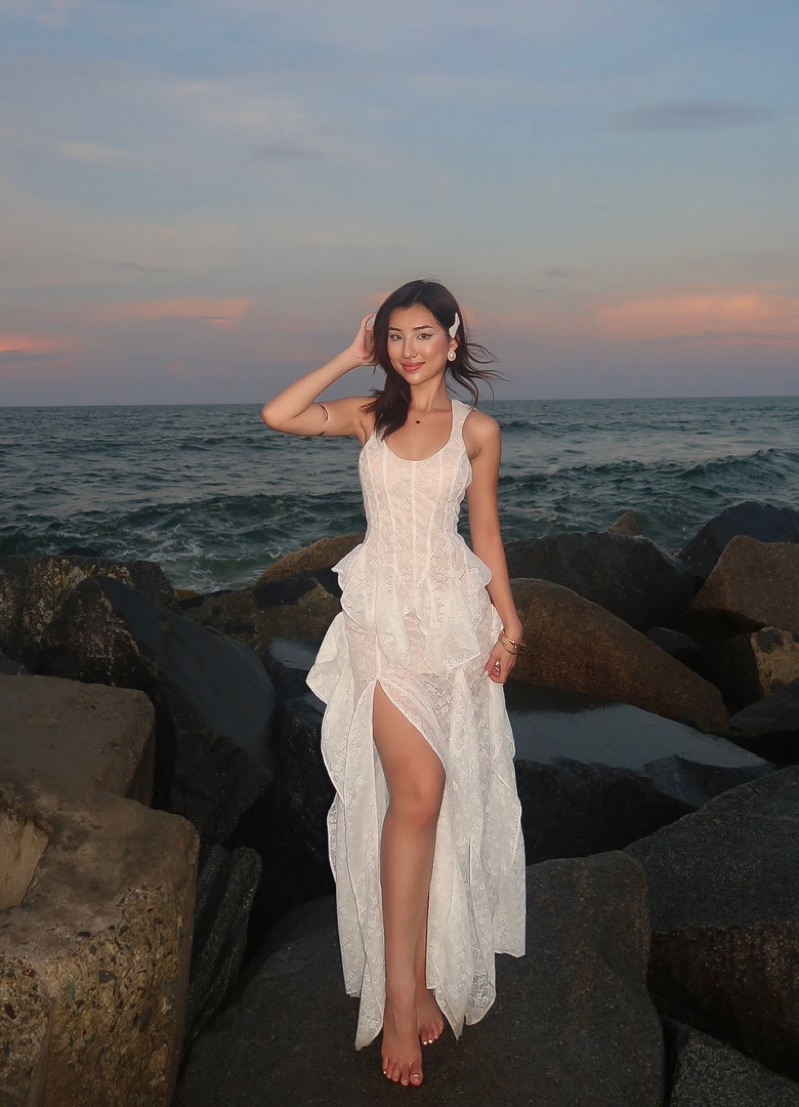 RESSES_Đầm Sứa Biển chất ren nữ tính - màu trắng kem | Shopee Việt Nam