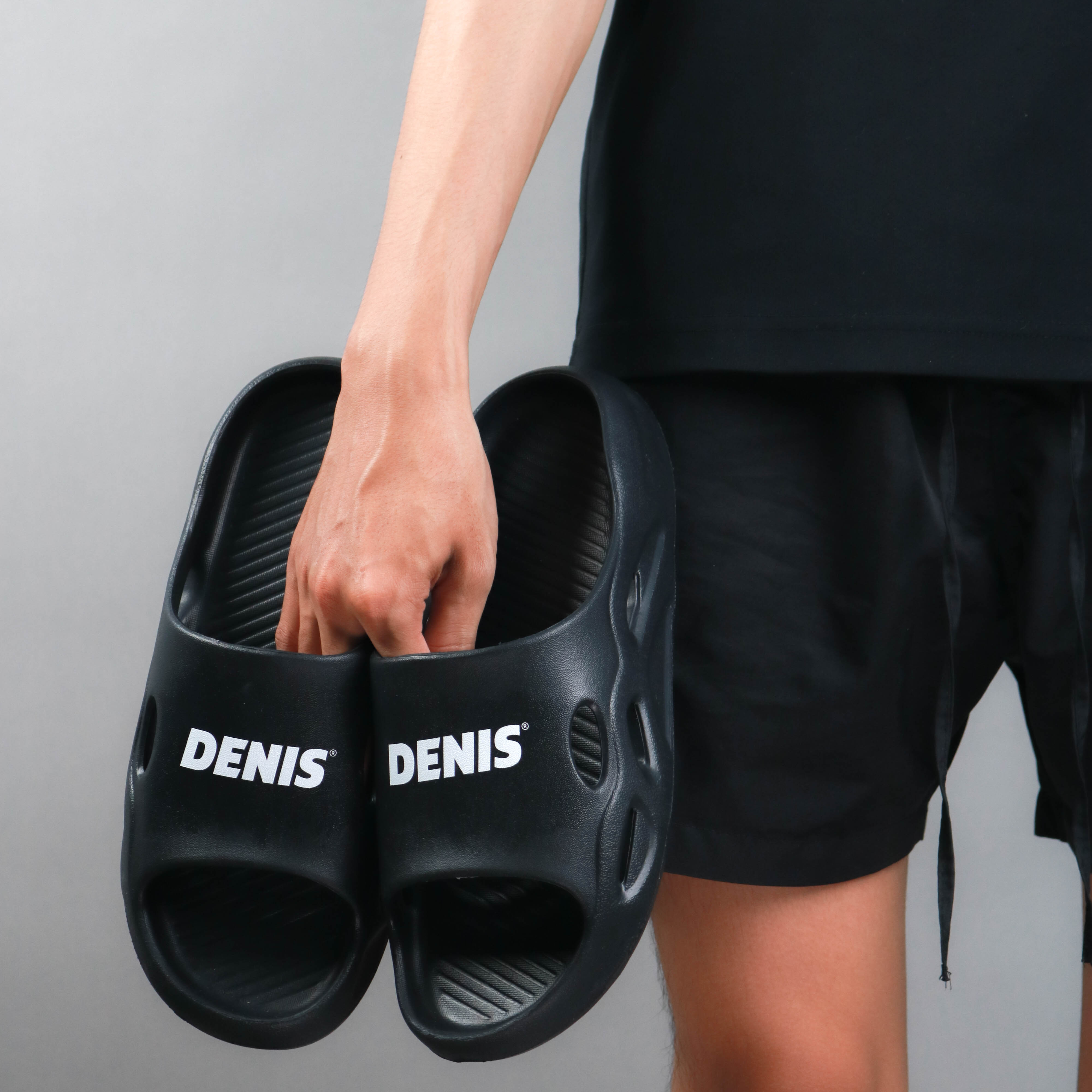 Dép bánh mì Denis Unisex Slipper Màu đen đục lỗ Basic - BM02 BM04 DENIS ...
