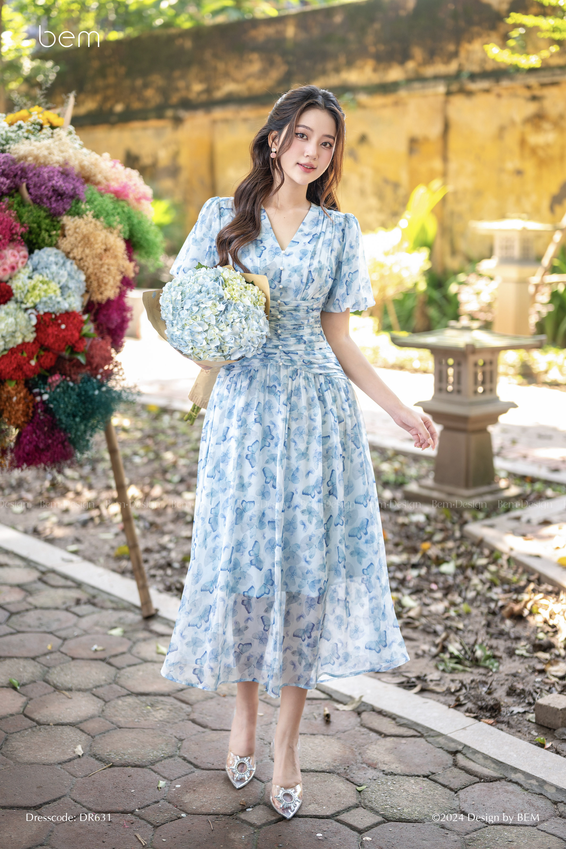Đầm Hoa Nhí Xanh Dáng Dài Tiểu Thư Cổ V Xếp Ly Eo Bem Design (DR631) | Shopee Việt Nam