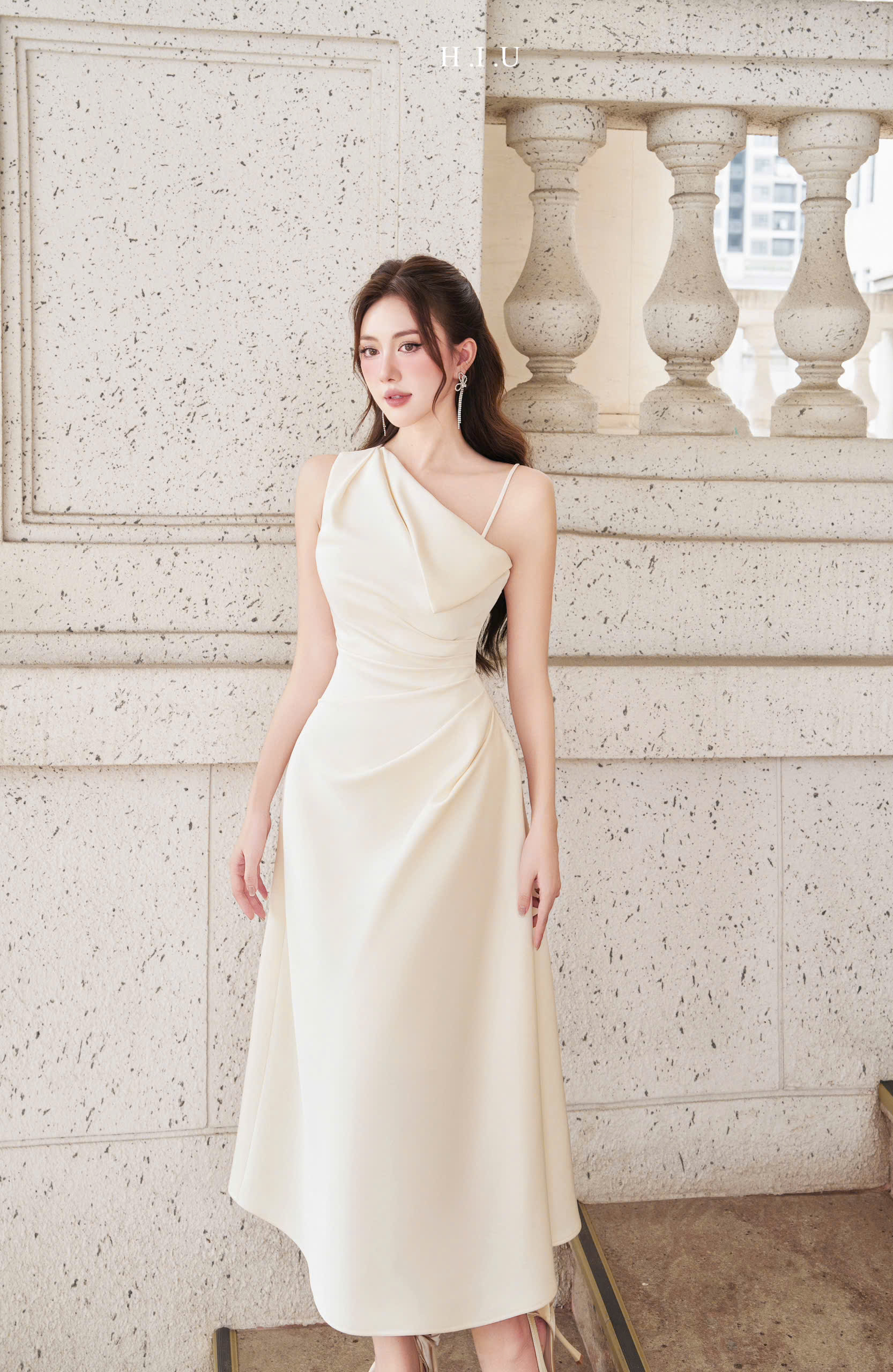 Jila Dress | Váy tiệc nữ thiết kế lệch vai taffta lụa cao cấp H.I.U ...