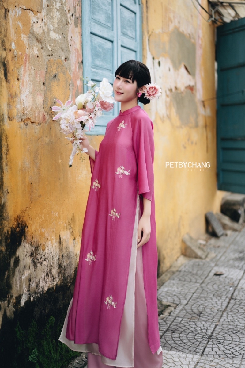 Petbychang - Áo dài Di Nhiên thêu hoa dáng cách tân, tone hồng sen nhẹ ...