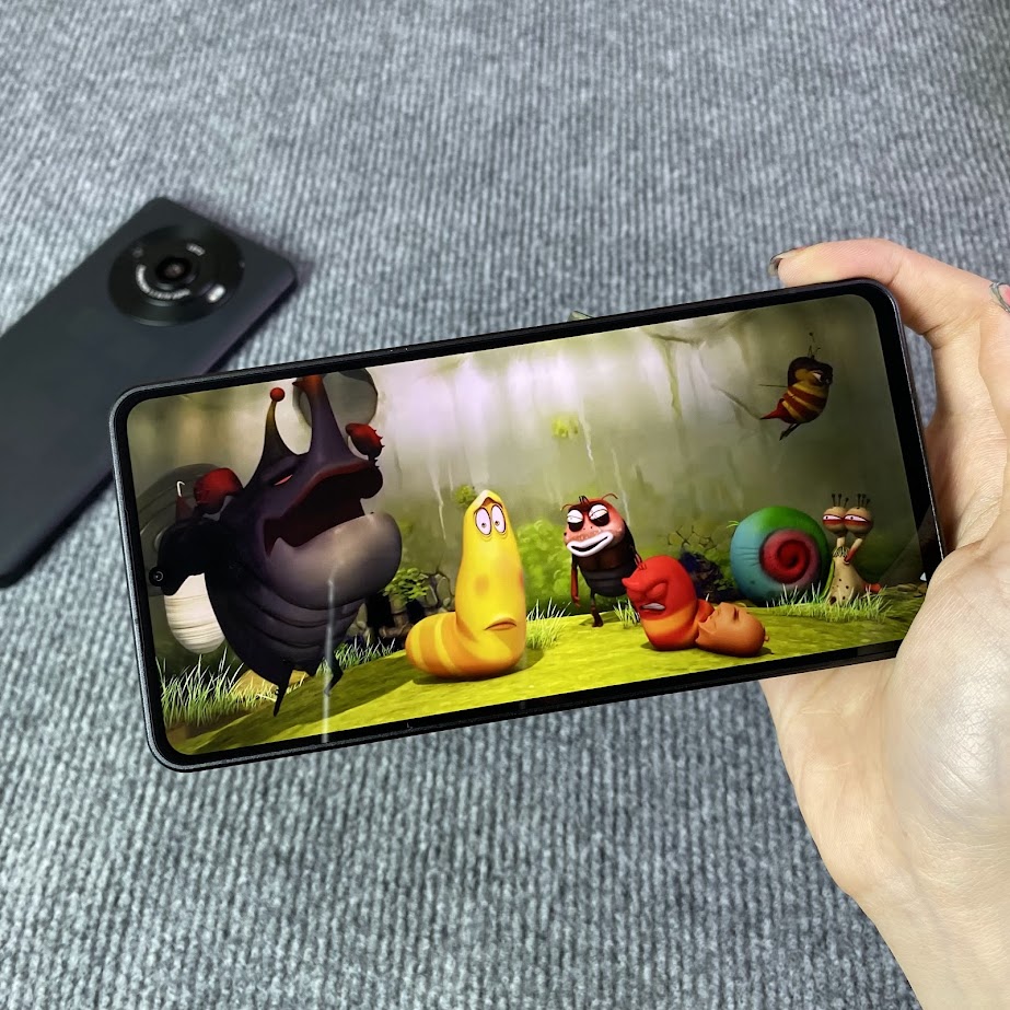 Điện thoại Sharp Aquos R8 Pro - Chip Snap 8 Gen 2 màn hình Pro IGZO ...