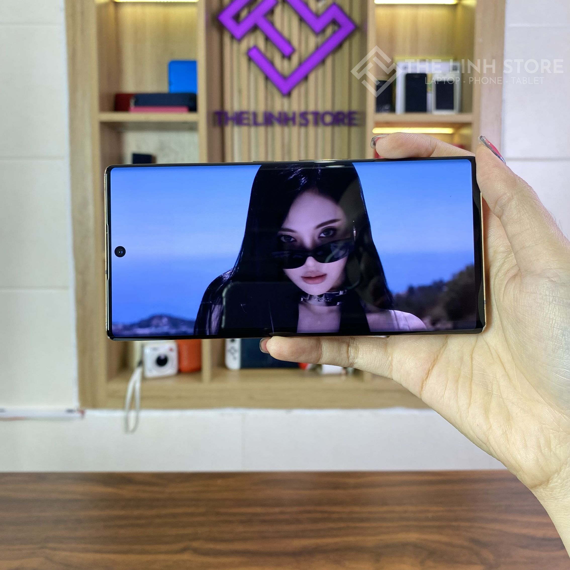 Điện thoại Fujitsu F52A (Arrows NX9) ram 8G 128G - Snadragon 765G màn ...