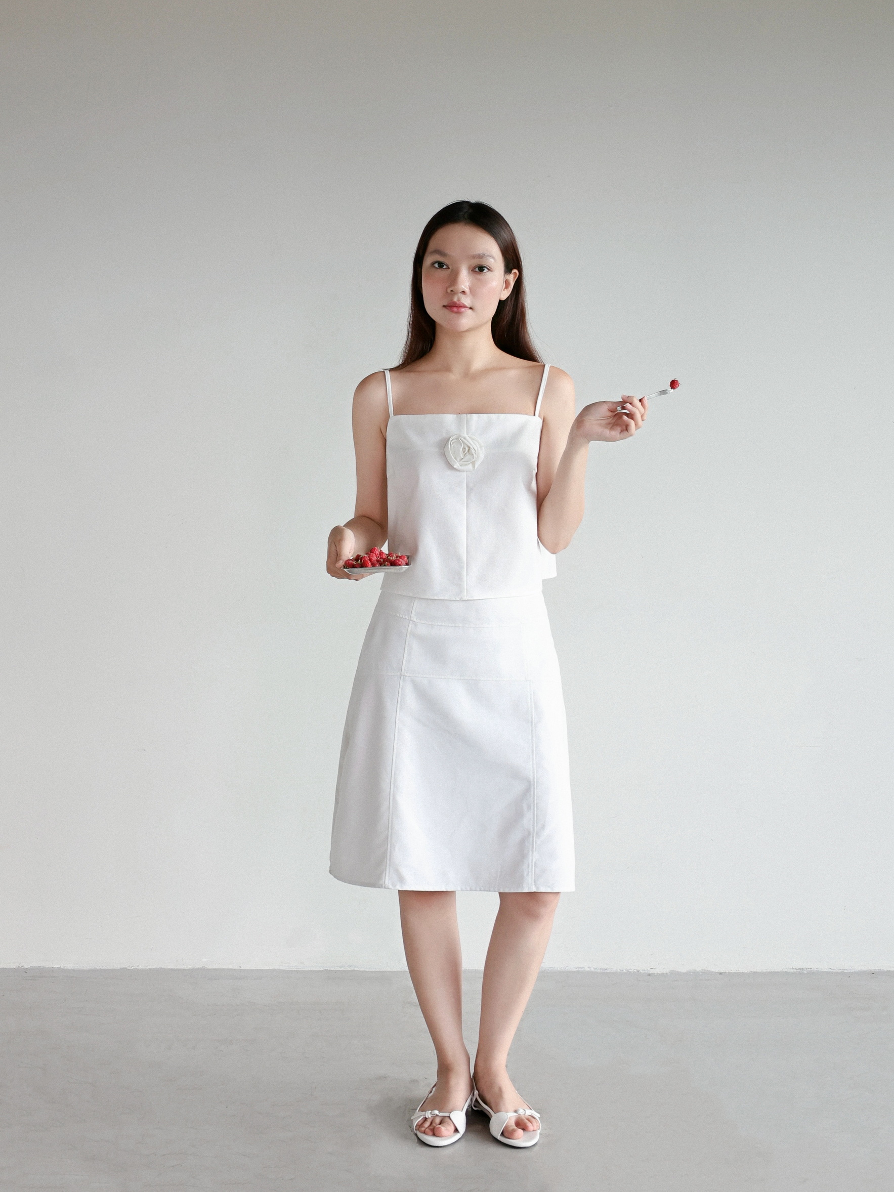 Áo hai dây linen đính hoa 𝐒𝐎𝐌𝐒 | 𝐂𝐚𝐥𝐥𝐮𝐦 𝐓𝐨𝐩 | Shopee Việt Nam