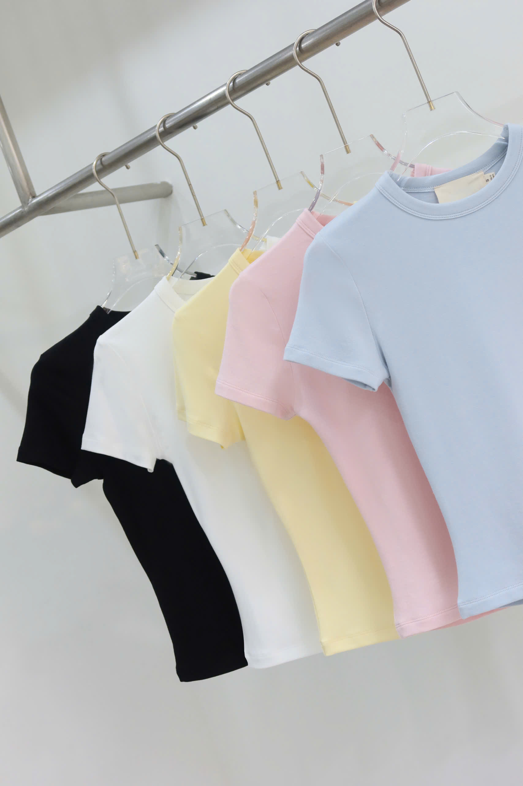 COSHE SOLID TEE - Áo thun trơn cổ tròn co giãn 4 chiều, dáng ôm mềm mịn ...