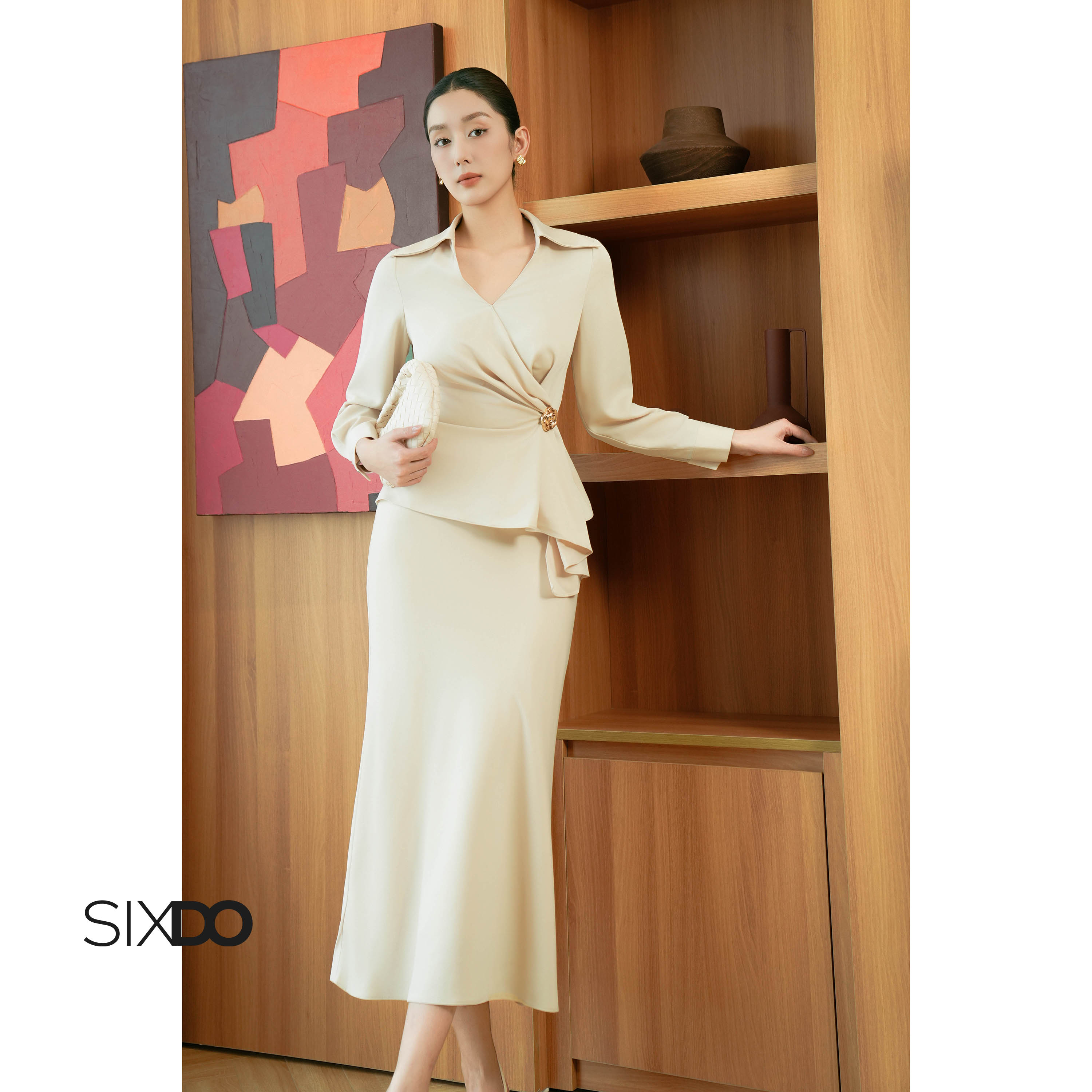 Áo sơ mi nữ lụa kem cổ V xoắn eo SIXDO (Dark Cream Silk Blouse ...