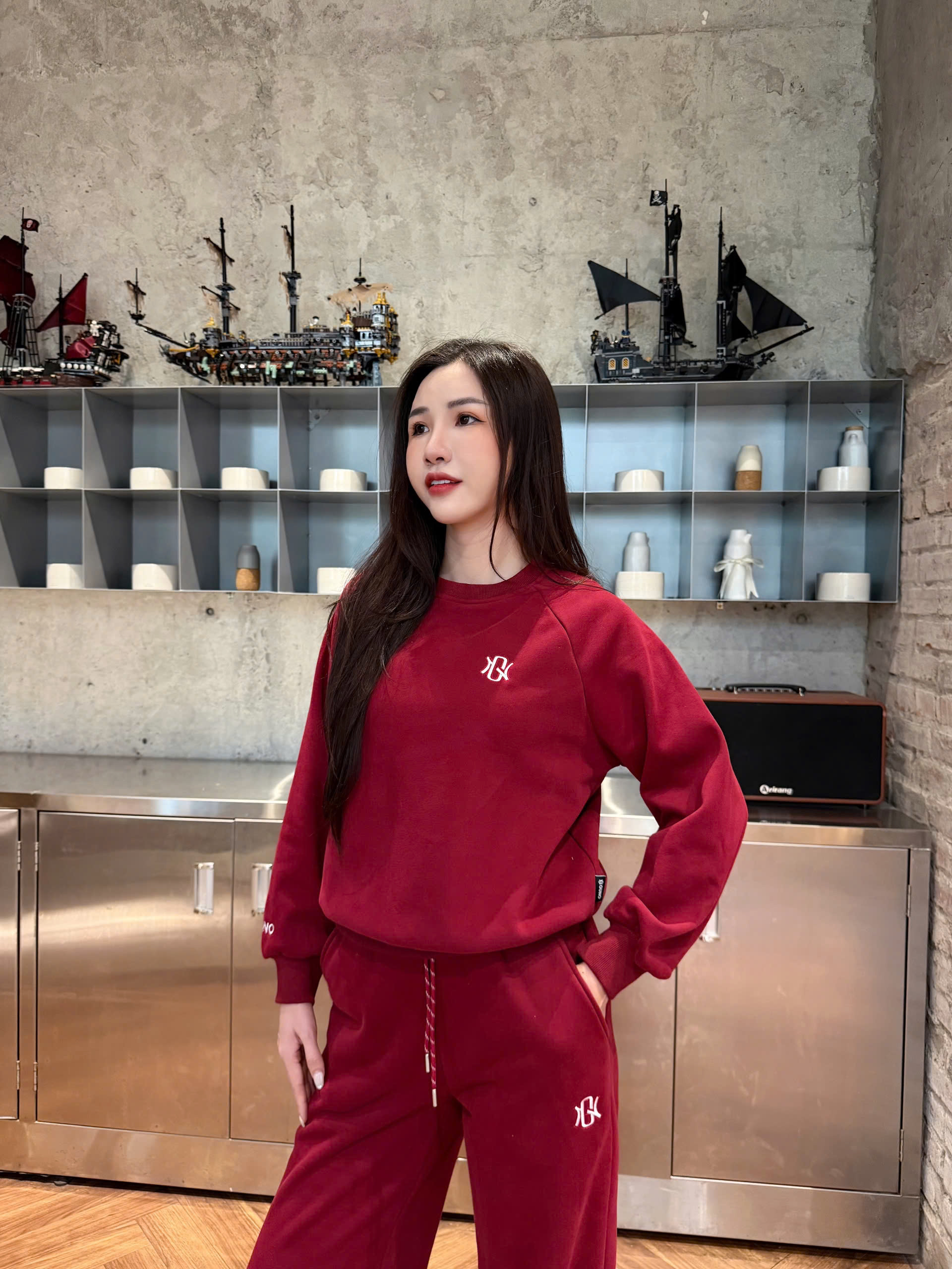 Bộ Quần Áo Nỉ Lót Lông Nhung GUNO Cổ Tròn Thêu Logo Kèm Quần Suông Basic SP5 25BG197 | Shopee ...