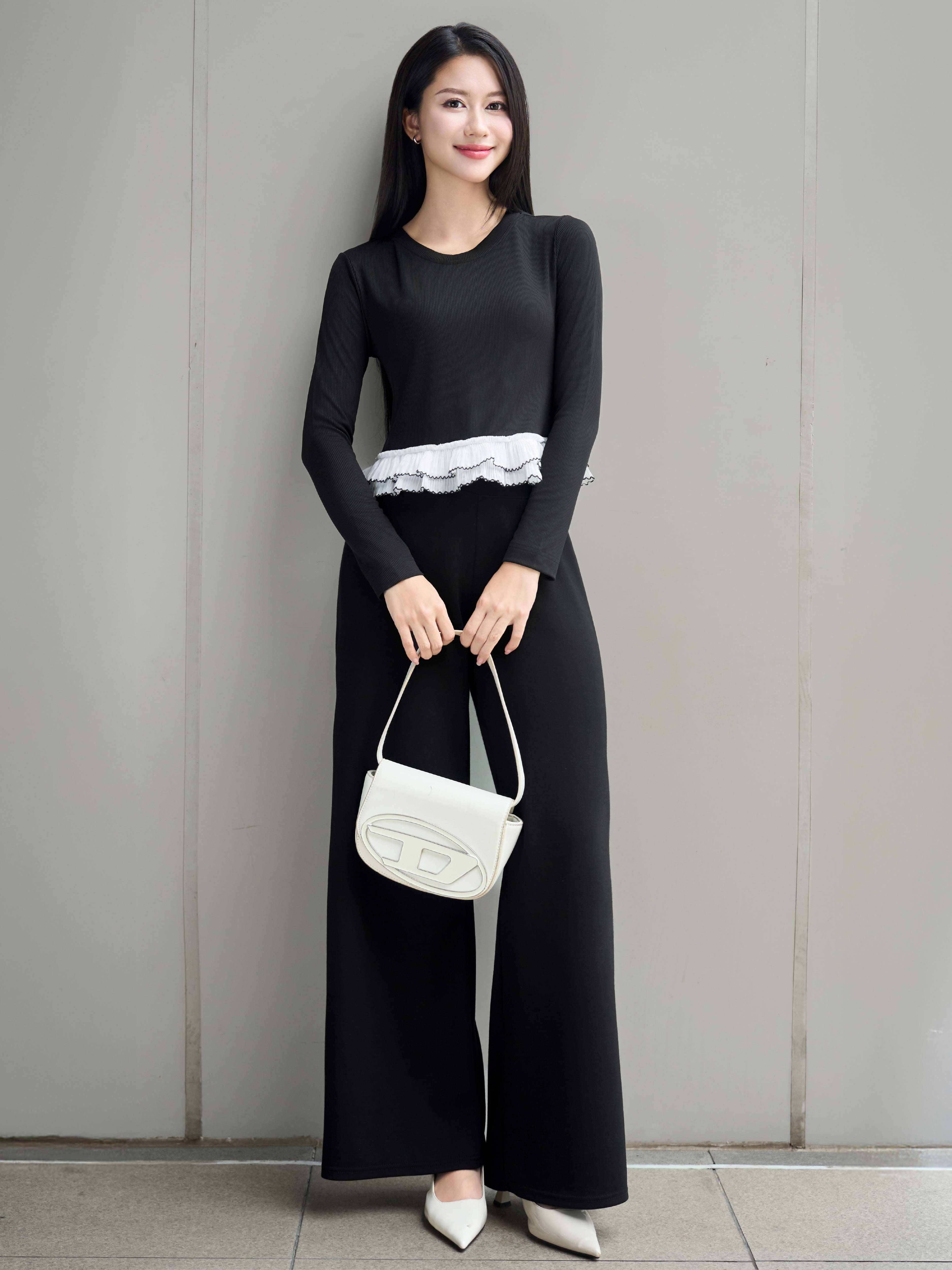 Áo kiểu nữ YOUNGER BY CARDINA dáng croptop tăm lạnh dài tay cổ tròn gấu ...