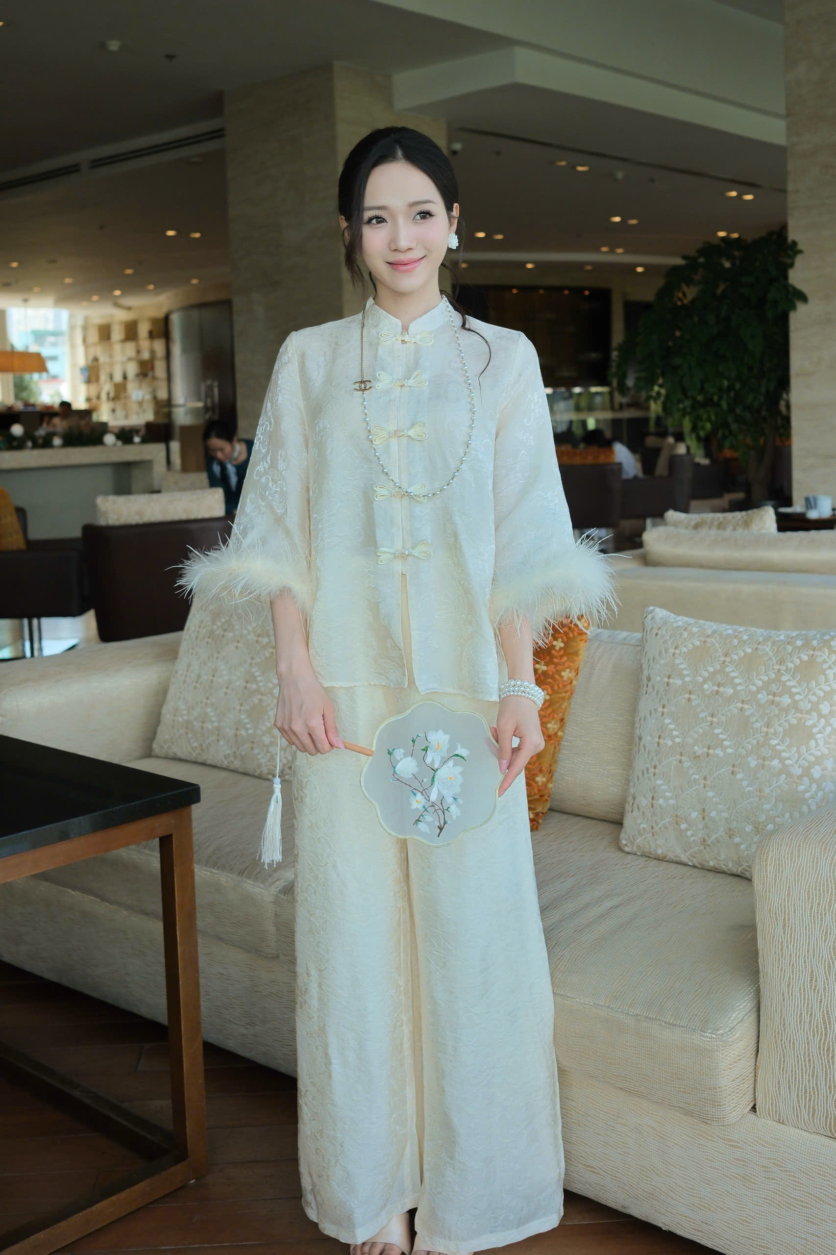 Pháp Phục Tuệ Tâm Bộ pháp phục cách tân tay phối lông vũ | Shopee Việt Nam