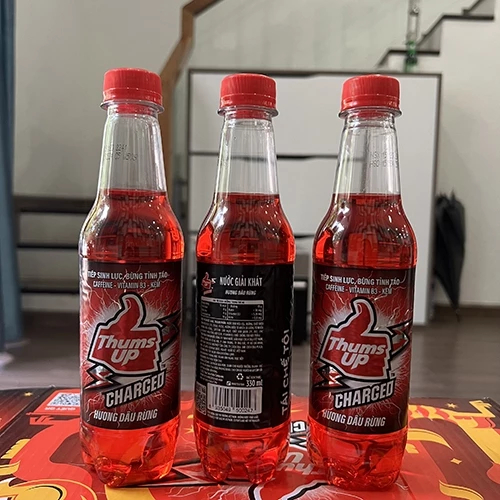 Nước Giải Khát Thums Up Charged Hương Dâu Rừng 330ml Chai Nhựa - Coca ...
