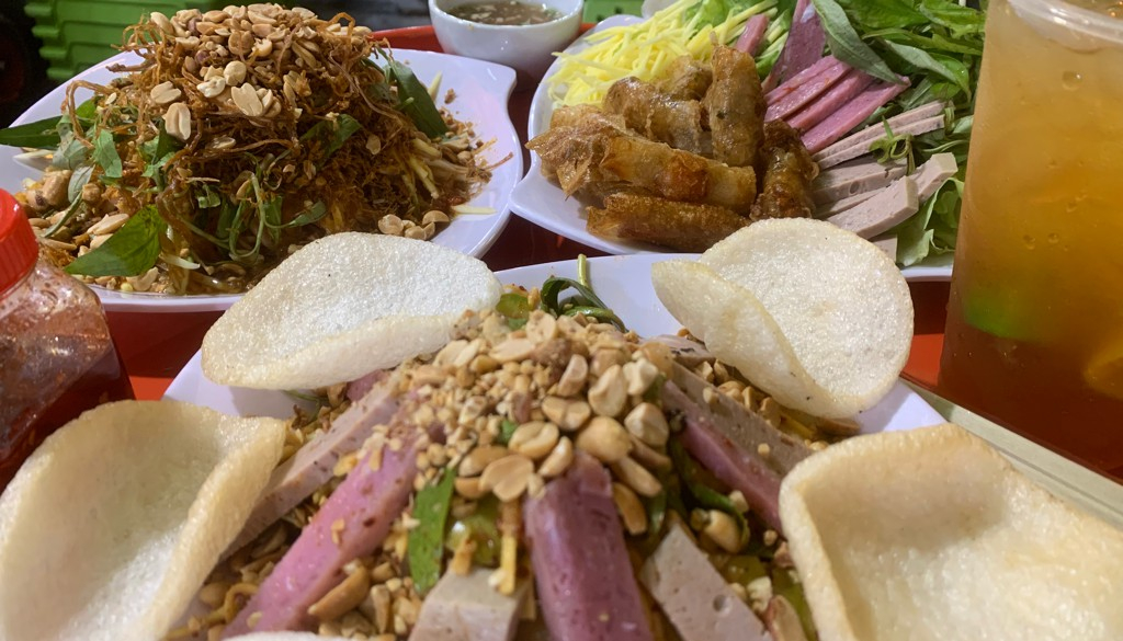 Ryna Quán - Tré Trộn & Bò Hít - Vĩnh Khánh ở Quận 4, TP. HCM | Foody.vn