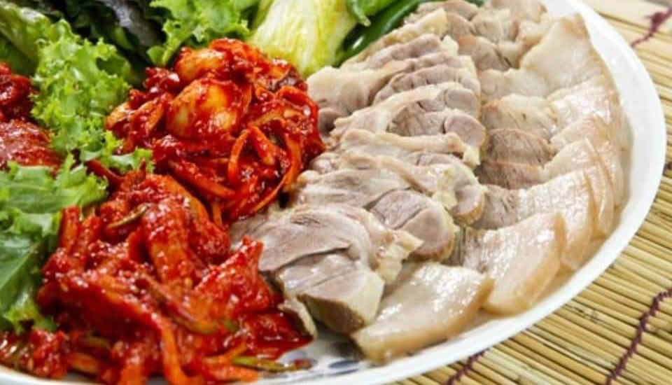 Nhà Hàng Hàn Quốc Hong Ga Ne - Gà Xào Bắp Cải - 238 Hoàng Ngân ở Quận ...
