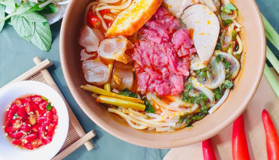 Kim Hương - Bún Bò Huế - Rạch Bùng Binh ở Quận 3, TP. HCM | Video ...