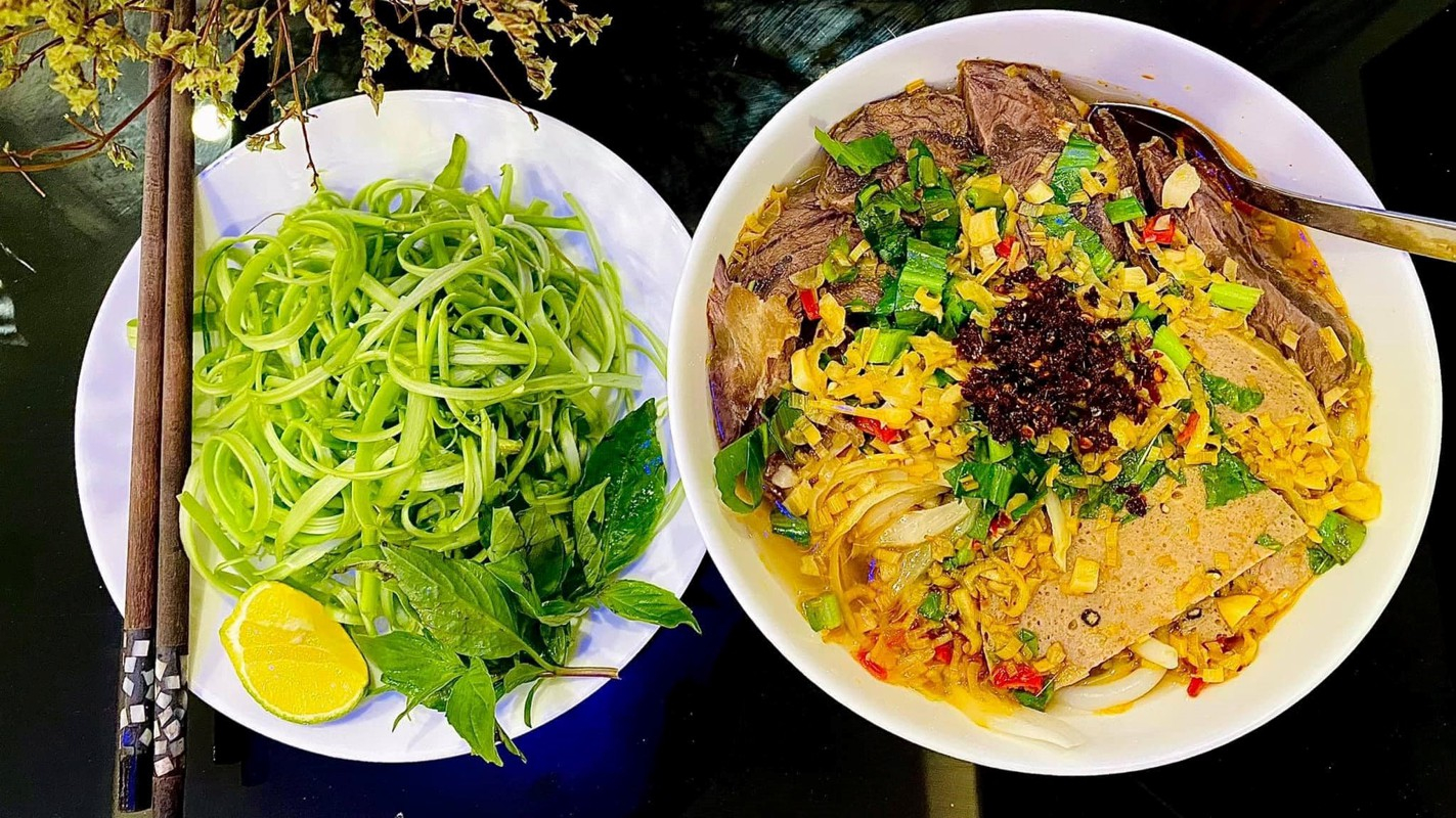 SanSan Bún Bò Huế - Tôn Thất Thuyết ở Quận 4, TP. HCM | Video | Foody.vn