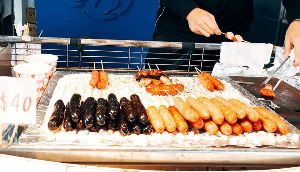 Flying Fish Roe Sausage ở Tamsui District, Taipei City | Menu Thực đơn ...