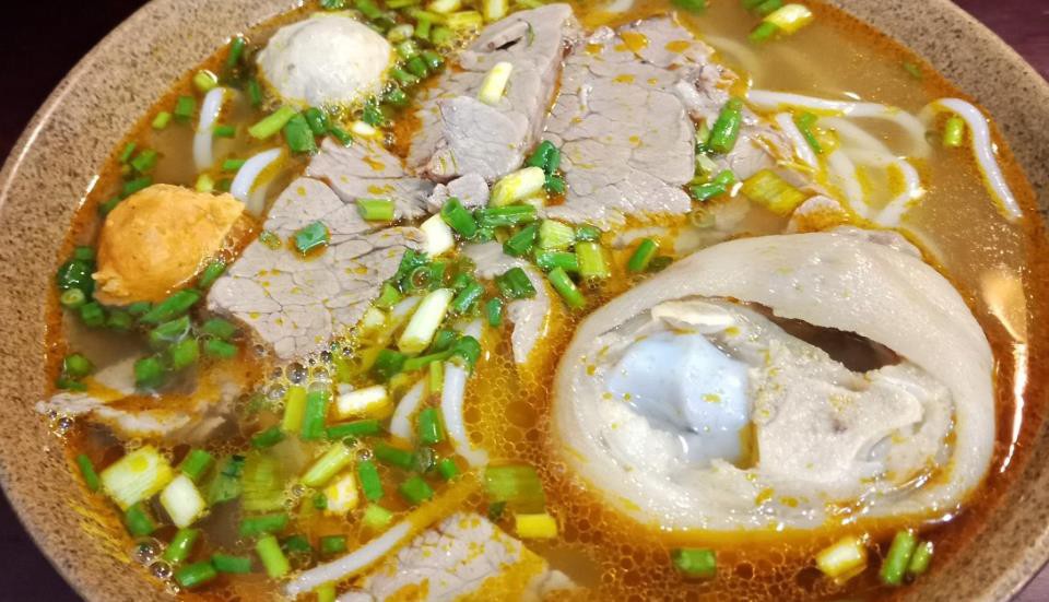 Apu Adi - Bún Bò Huế & Cơm Rang ở Quận Thanh Xuân, Hà Nội | Foody.vn