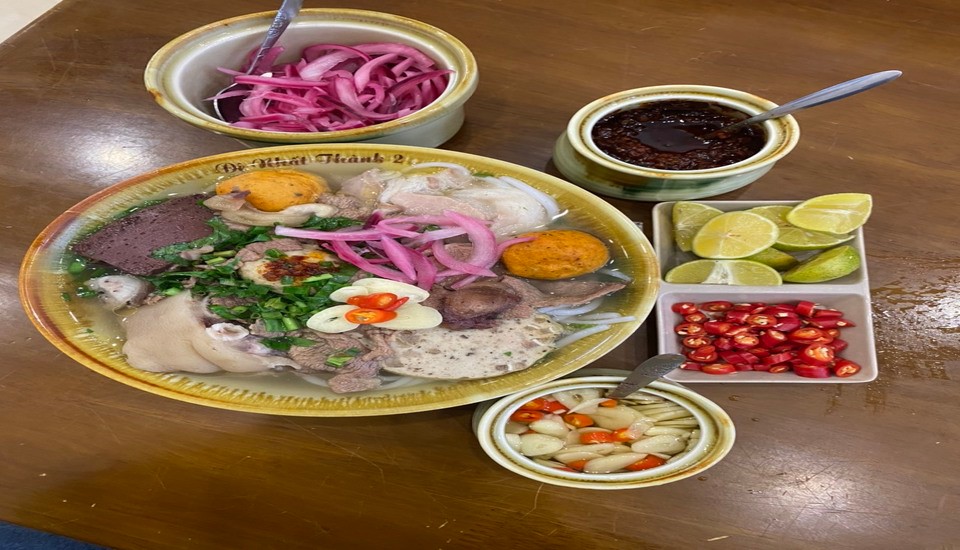 Bún Bò Huế - Đệ Nhất Thành - The Manor Central Park ở Quận Hoàng Mai ...