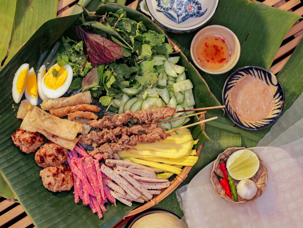 Bảy Ơi Bảy - Bún Nem Nướng Thịt Lụi & Bánh Cuốn Tây Sơn - Lâm Văn Bền ở ...