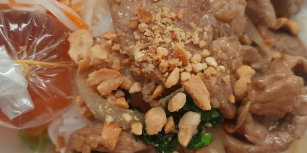 BÚN THỊT XÀO, BÚN CARI - CÔ THẮM SÀI GÒN ở Quận 7, TP. HCM | Video ...