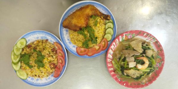 A Hui - Cơm Chiên Đùi Gà, Cơm Chiên Dương Châu & Mì Xào Giòn - Miếu ...